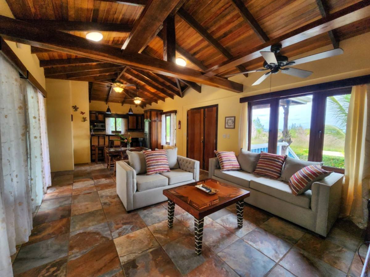 Casa De La Risa – The Water`s Edge Retreat - Century 21 Belize