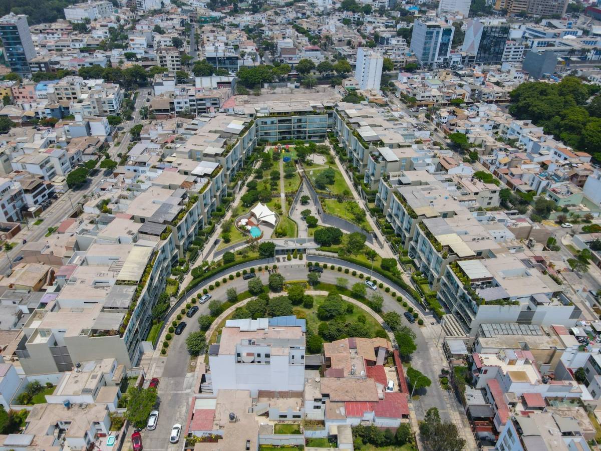 265m² en el Exclusivo Condominio NUEVO RANCHO DE MIRAFLORES Lima Perú